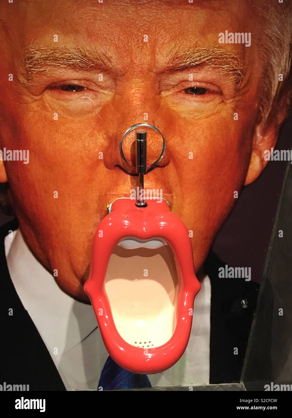 Urinal hi-res stock photography and images - Alamy