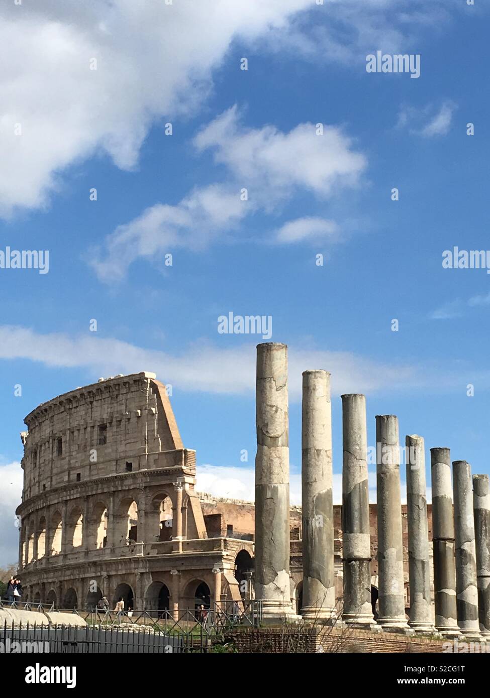 Ancient pillars rome hi-res stock photography and images - Alamy
