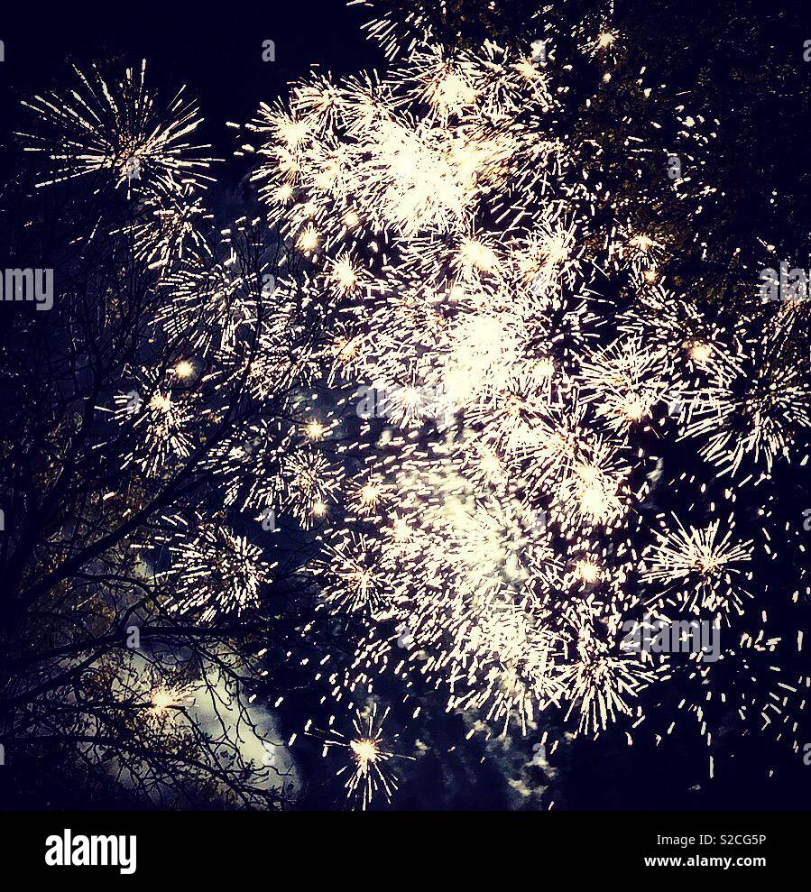 Sparklers bonfire night hi-res stock photography and images - Alamy