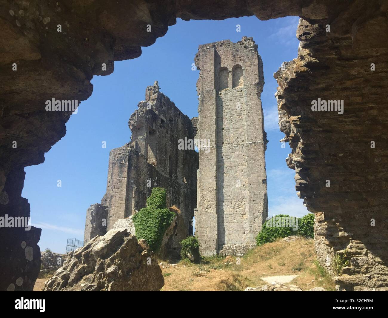 Ancient old corfe castle hi-res stock photography and images - Alamy