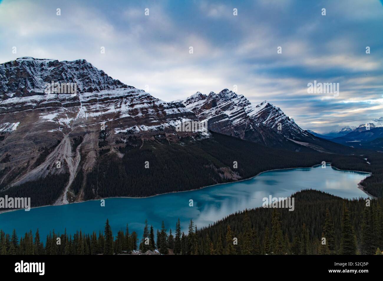 Beginning of sunset at Peyto Lake Stock Photo - Alamy