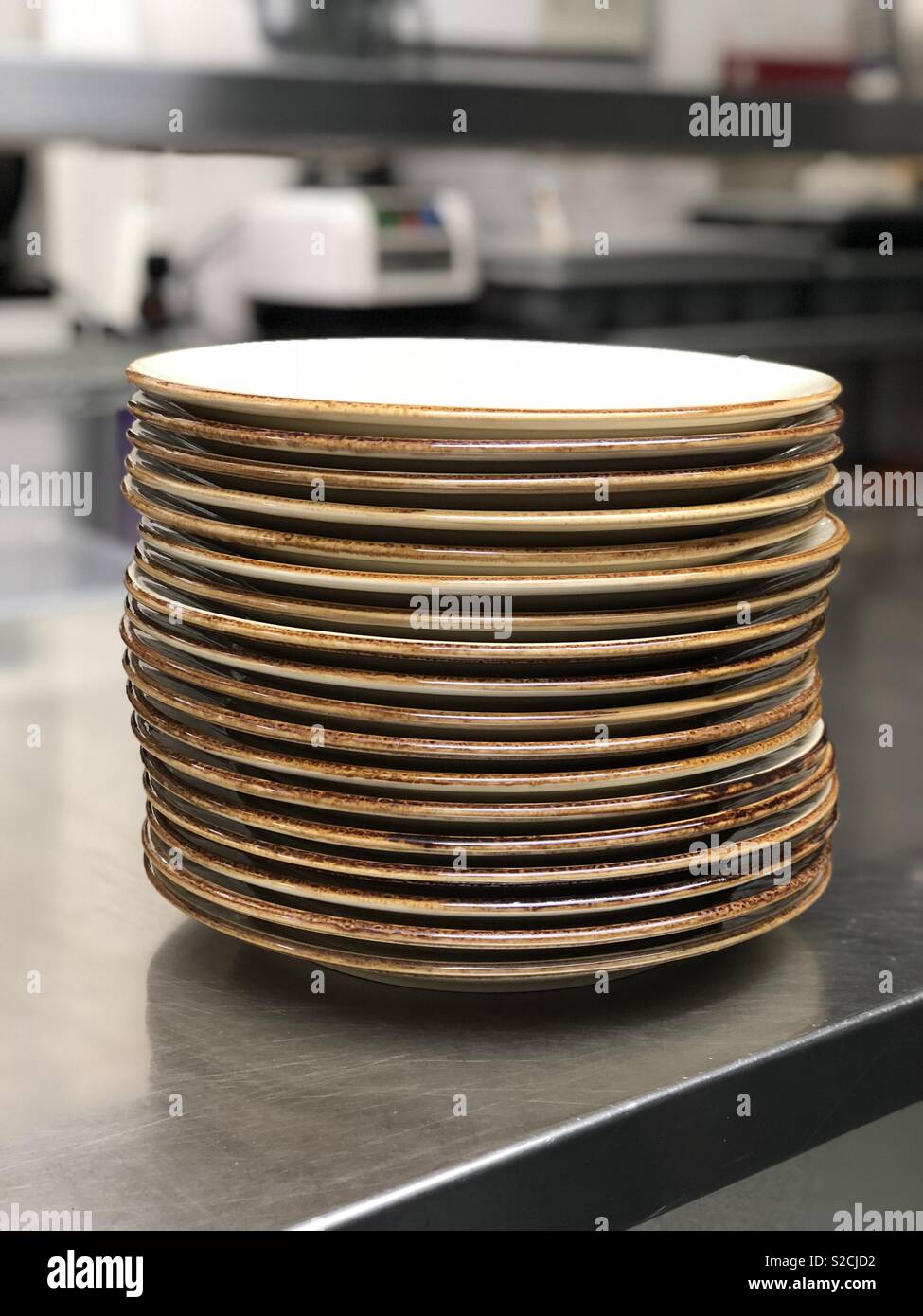 Plate stack hi-res stock photography and images - Alamy