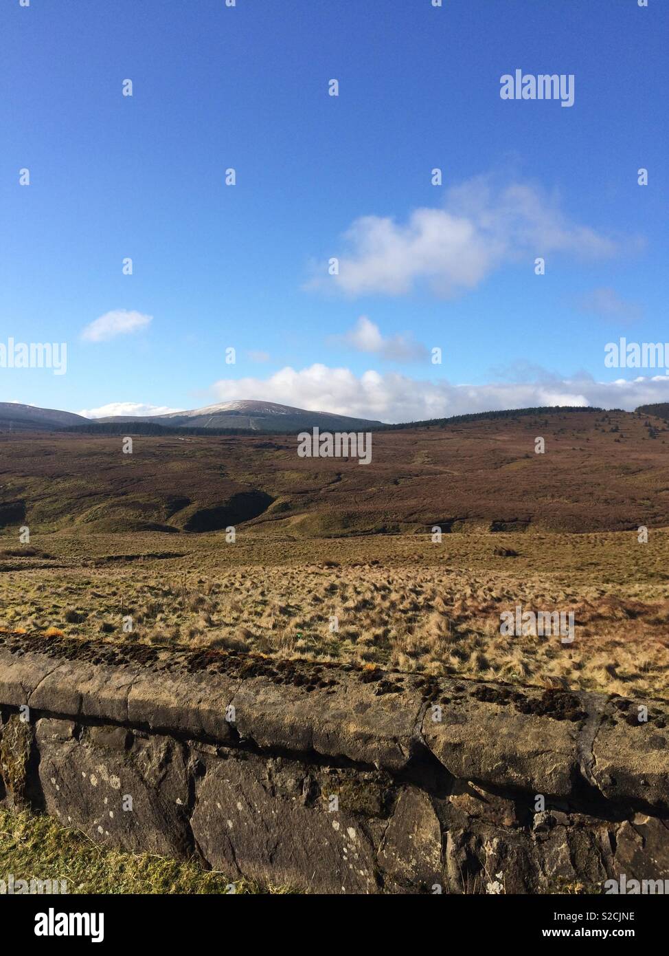Skyline hills hi-res stock photography and images - Alamy