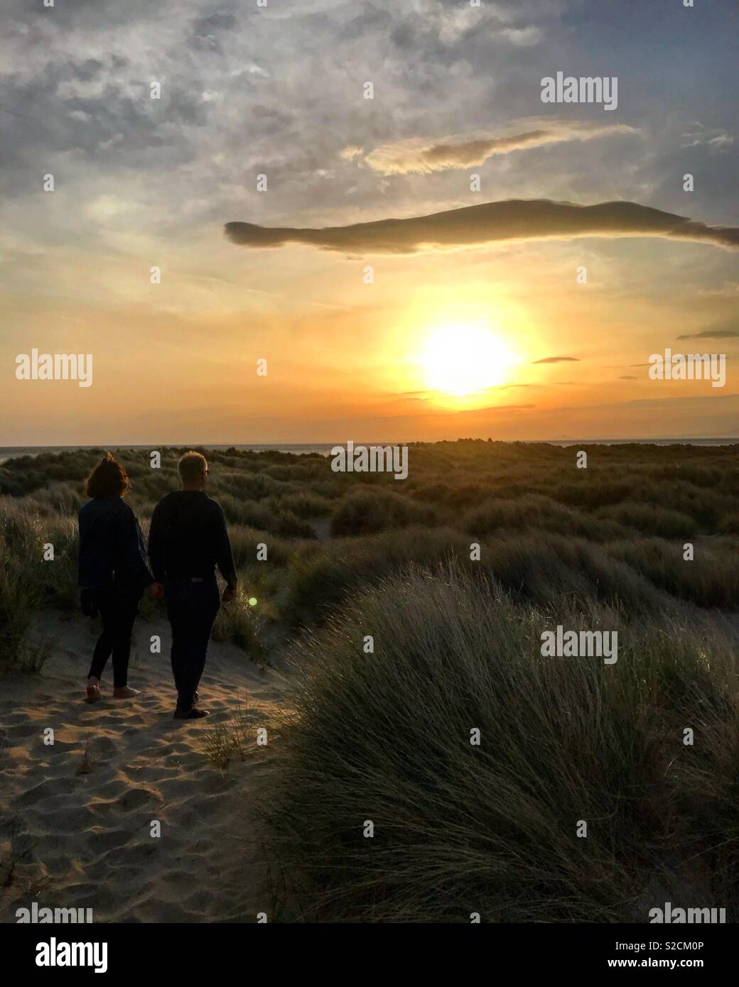 Walking towards the sun hi-res stock photography and images - Alamy