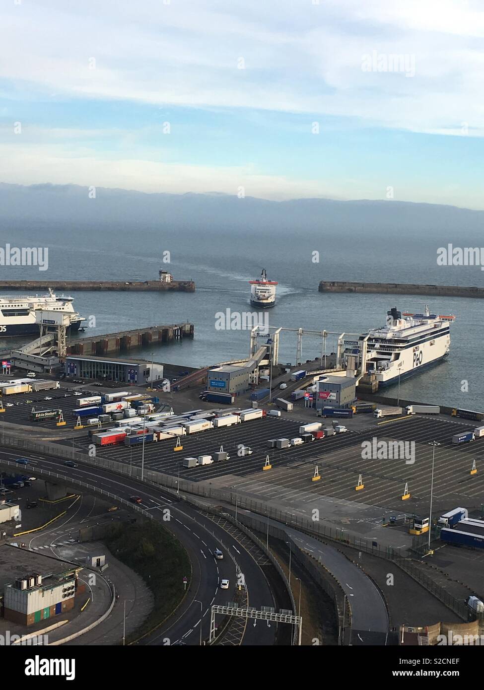 Dover docks hi-res stock photography and images - Alamy