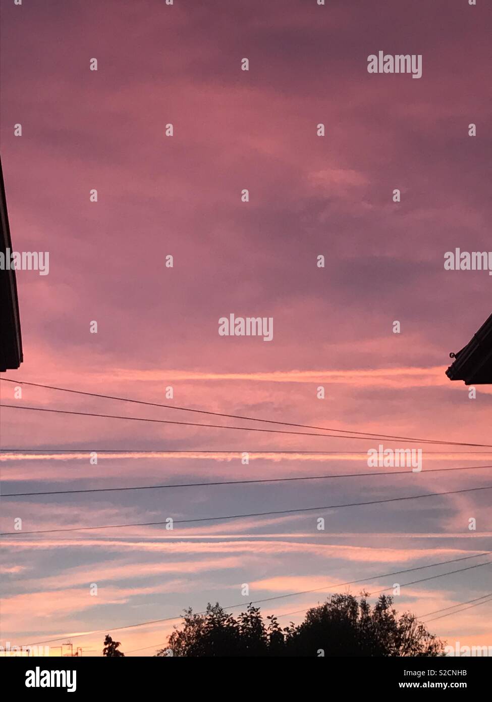 Red sky at night... Shepard’s delight Stock Photo - Alamy