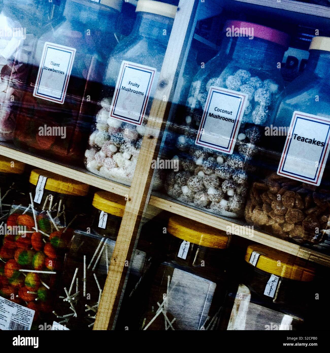 Seaside sweet shop window hi-res stock photography and images - Alamy