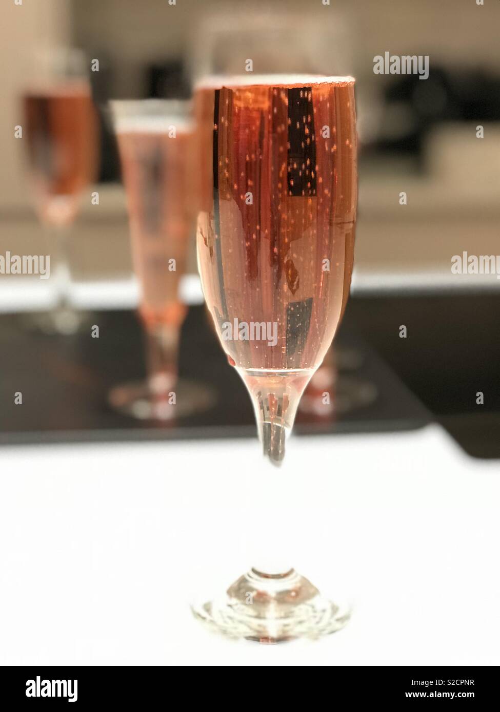 Pink prosecco hi-res stock photography and images - Alamy