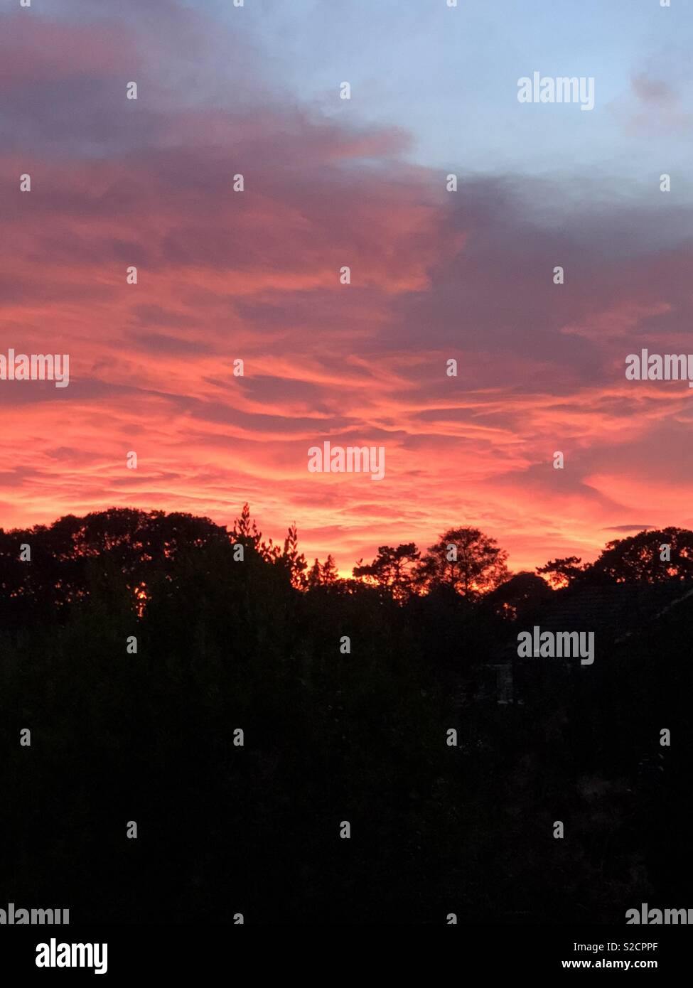 Red skyline hi-res stock photography and images - Alamy