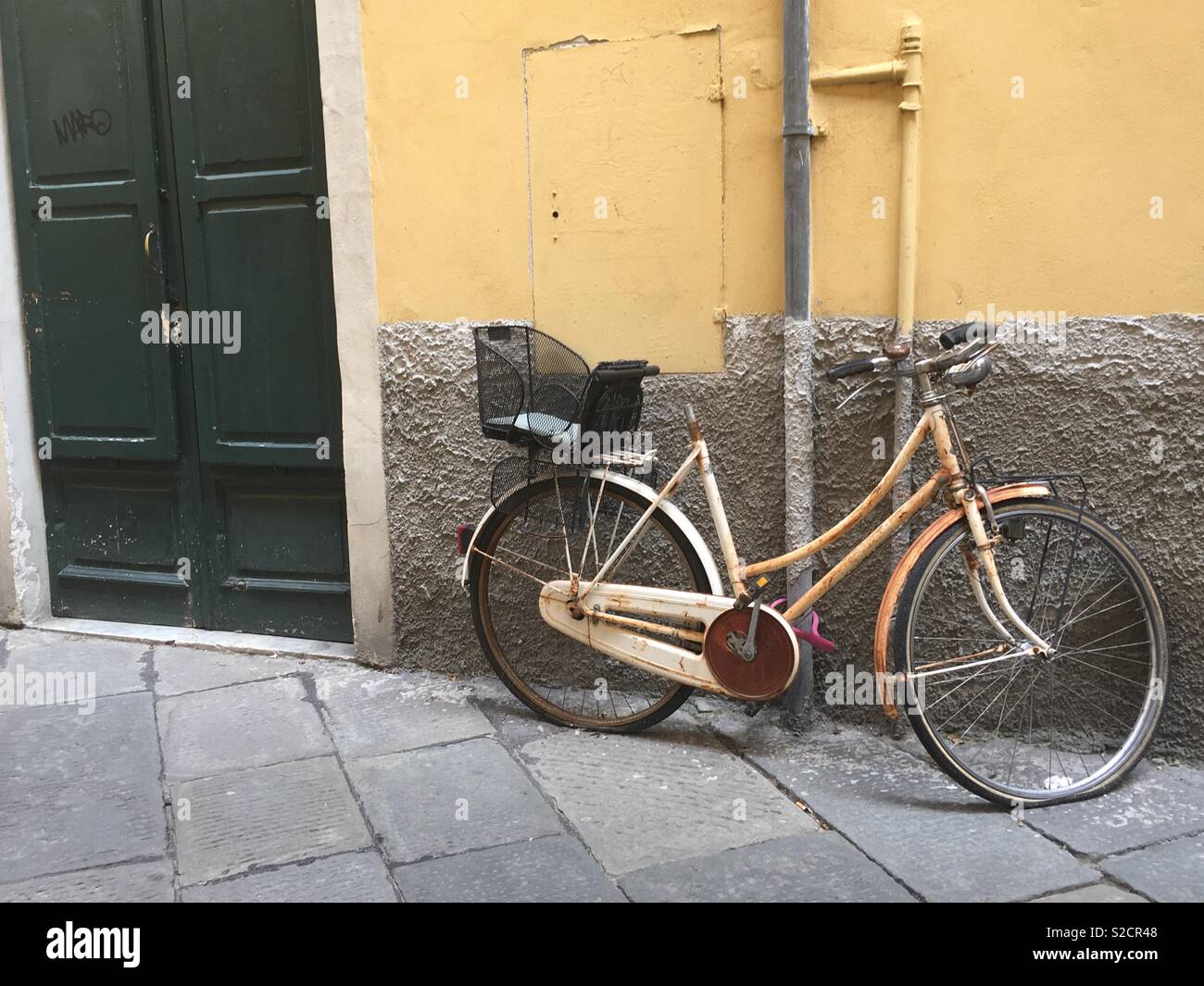 Rusty bike hi-res stock photography and images - Alamy
