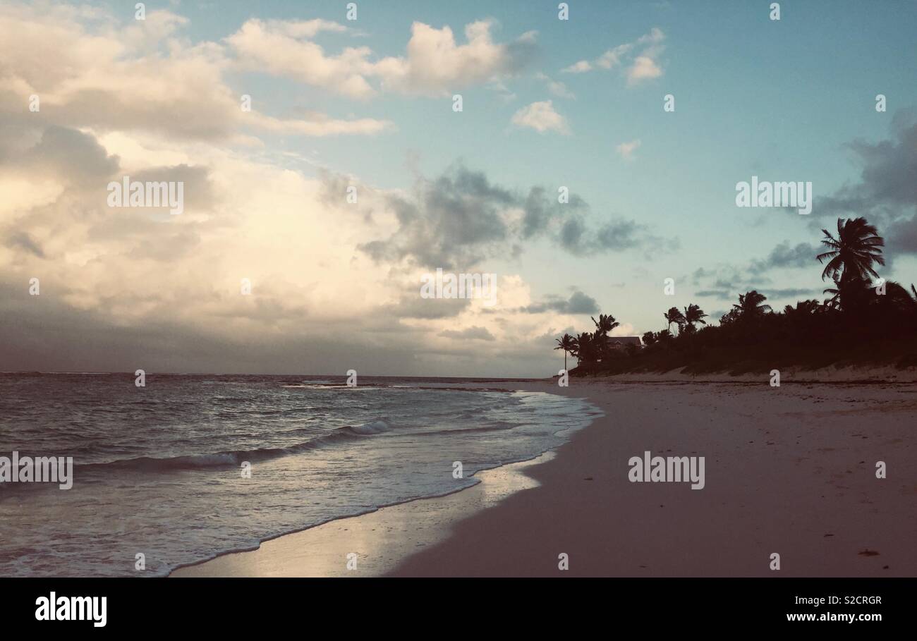 Bahamas sunset hi-res stock photography and images - Alamy