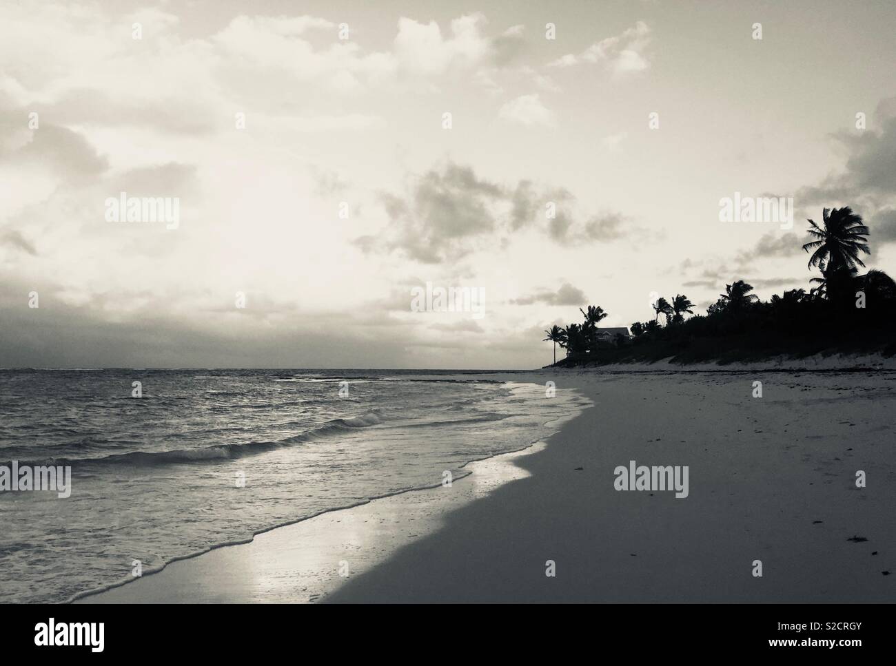 Bahamas sunset beach hi-res stock photography and images - Alamy