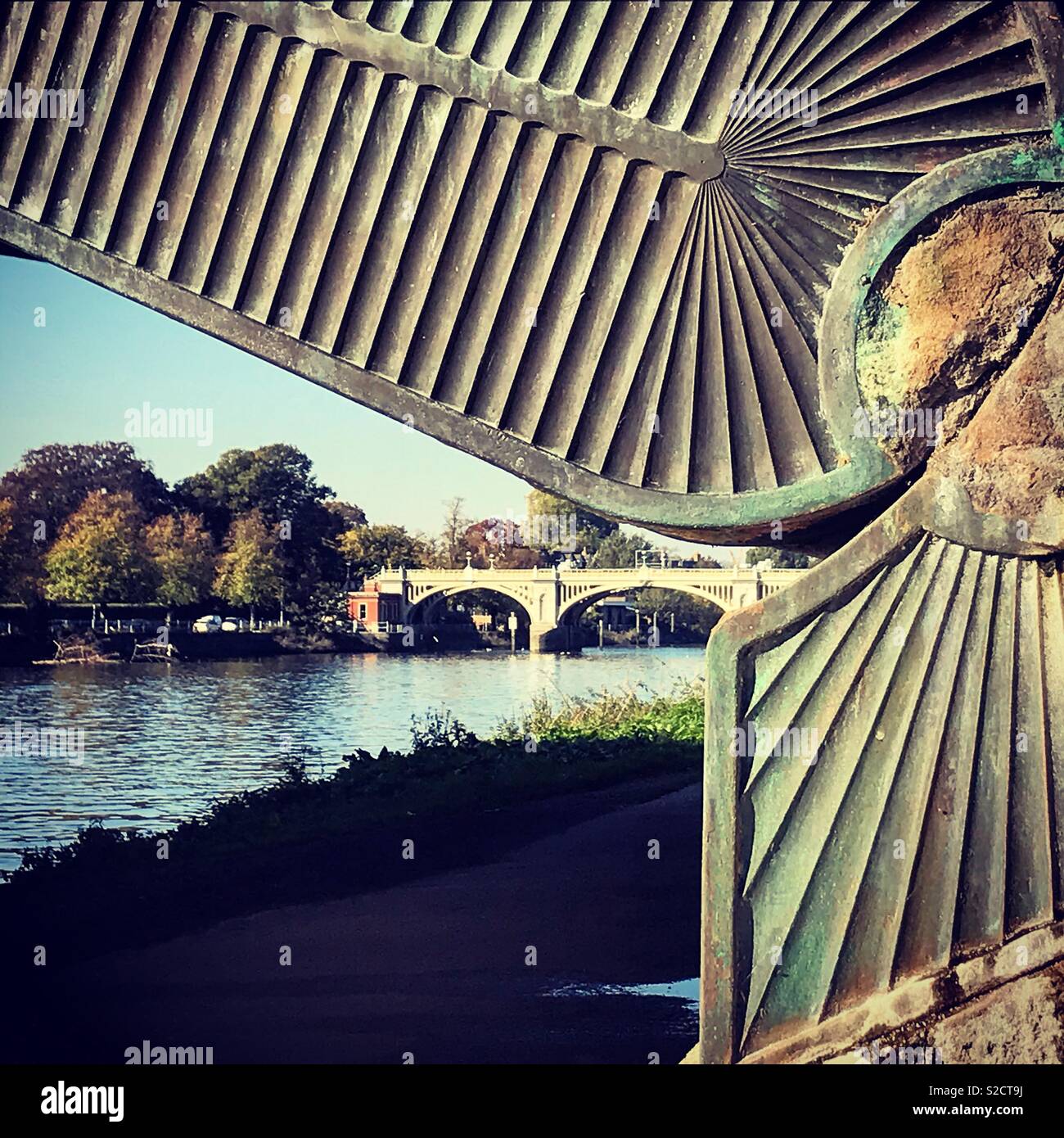 Richmond Lock and Footbridge Stock Photo - Alamy