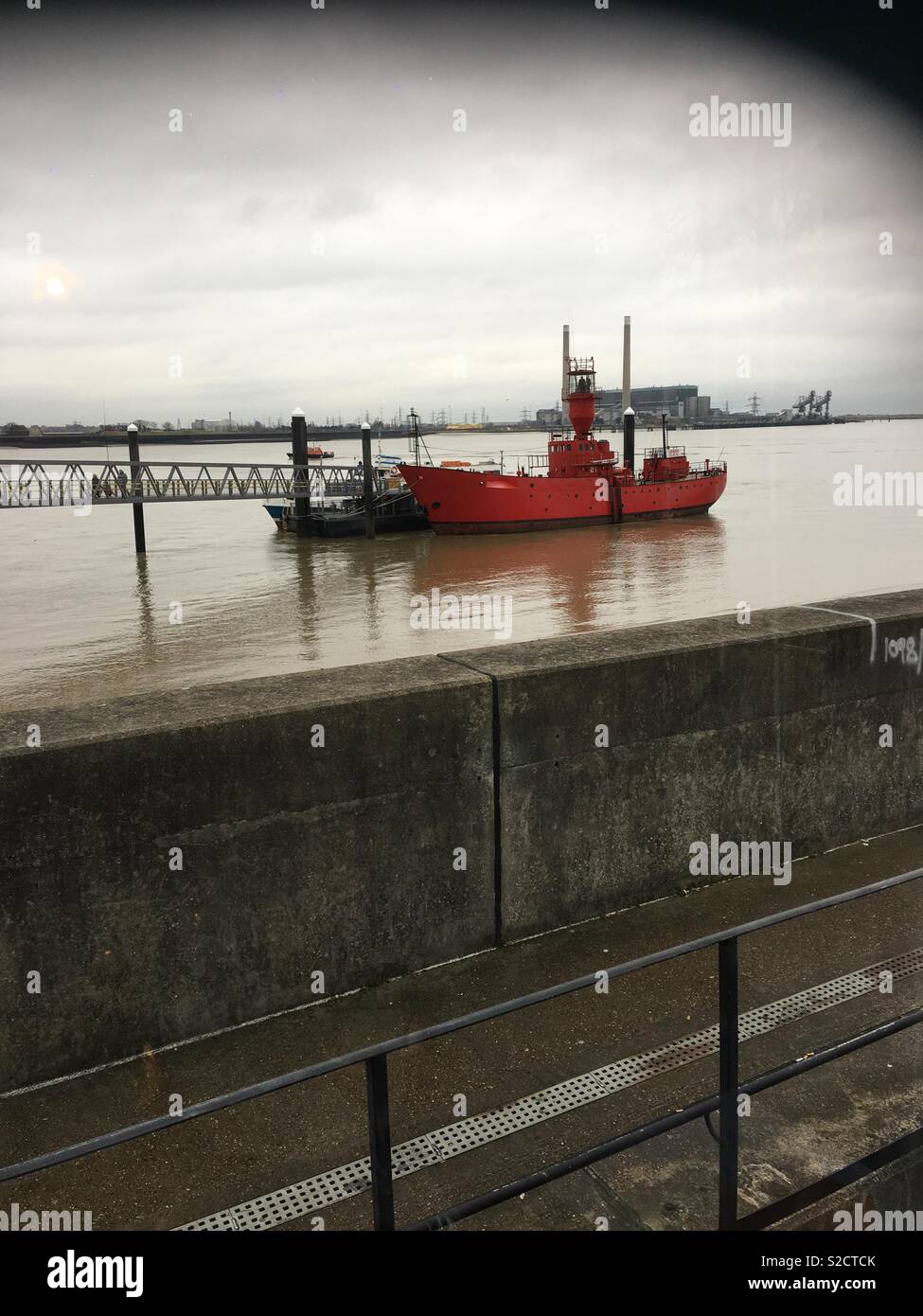 Thames gravesend hi-res stock photography and images - Alamy