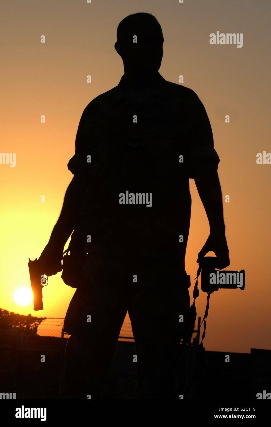 Camera gun hi-res stock photography and images - Alamy