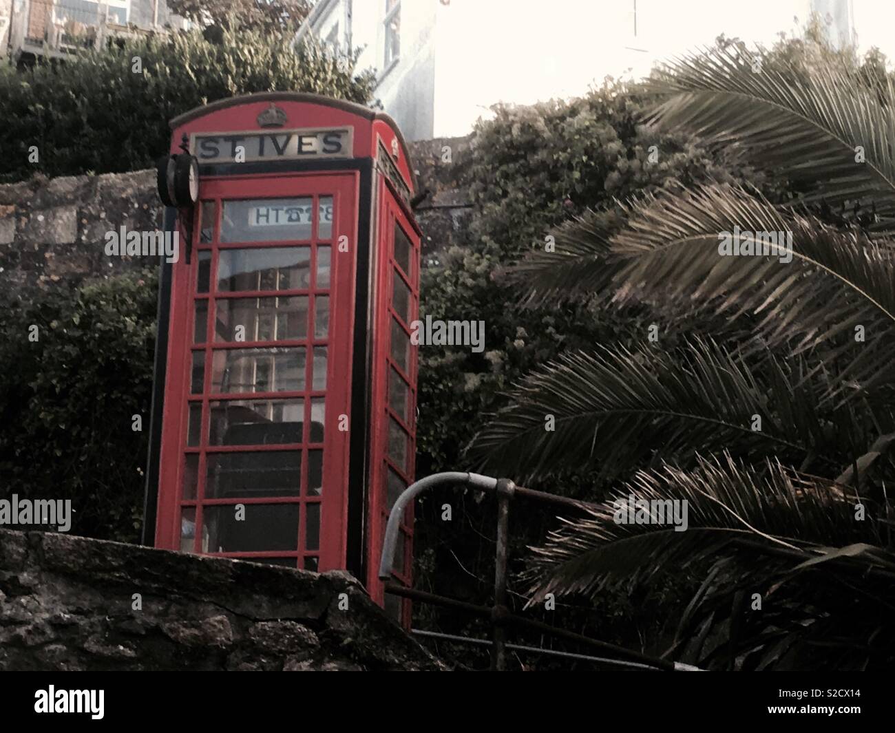 St ives telephone box hi-res stock photography and images - Alamy