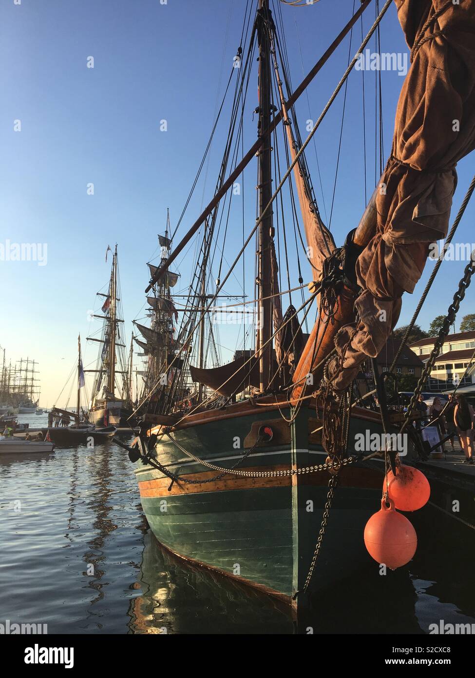 Sailed ship hi-res stock photography and images - Alamy