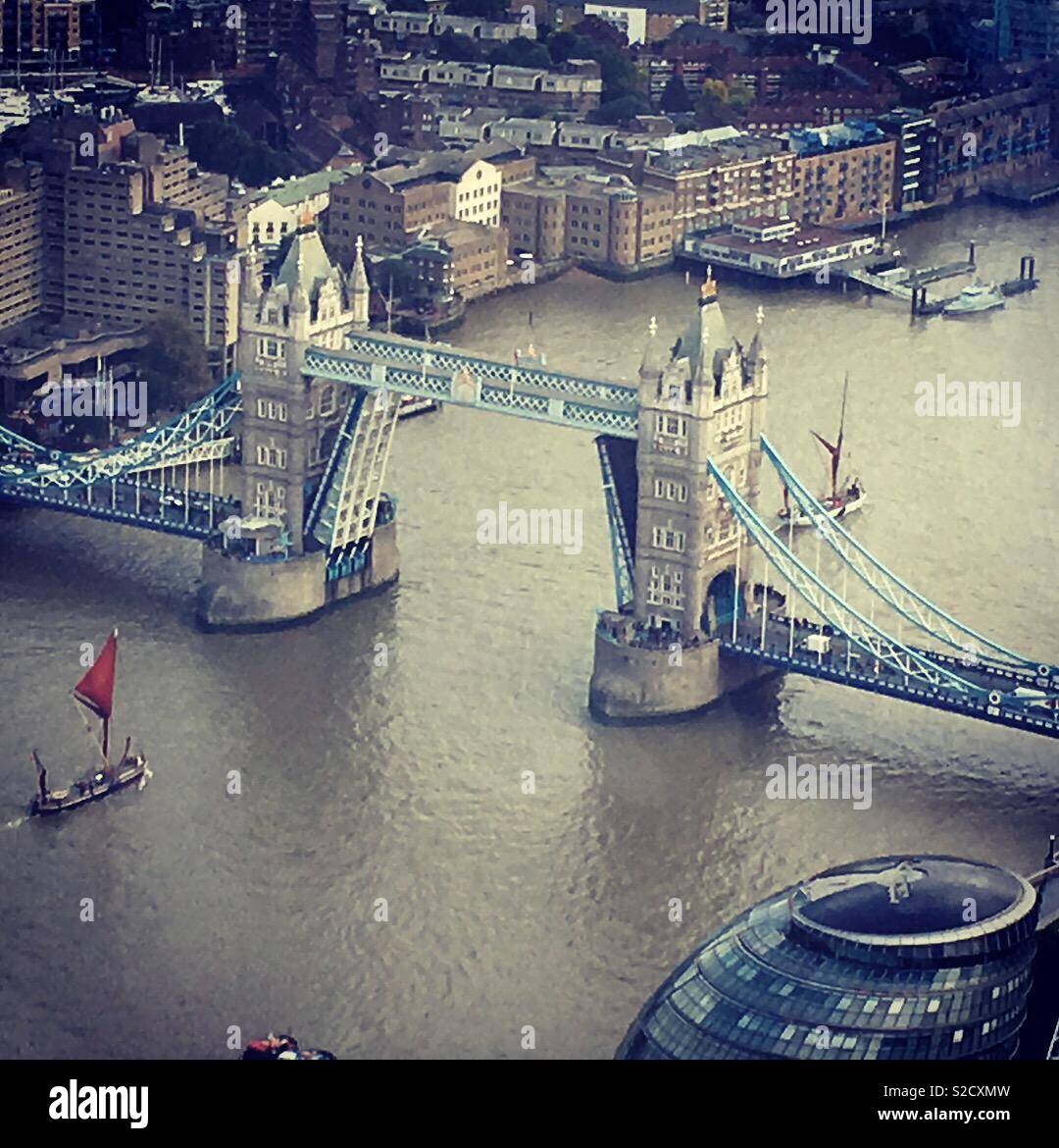 Raised tower bridge hi-res stock photography and images - Alamy