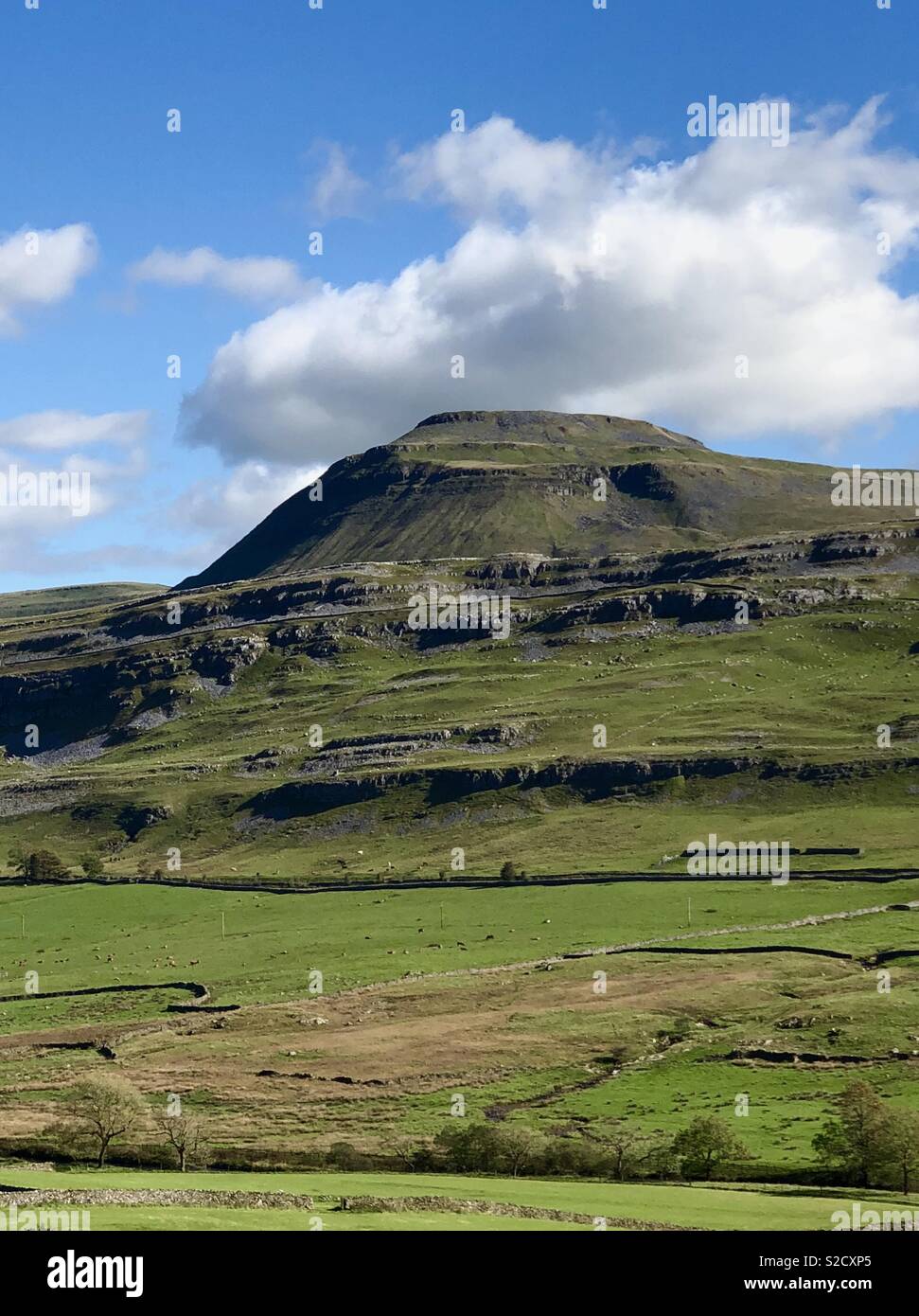 Ingleborough walk hi-res stock photography and images - Alamy