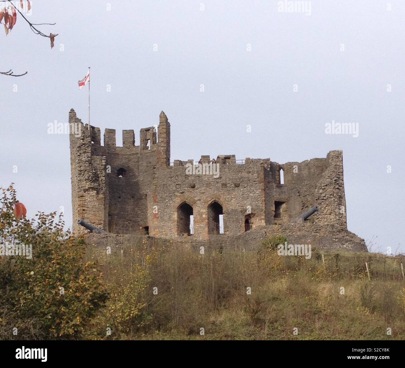 Ruined castle hi-res stock photography and images - Alamy