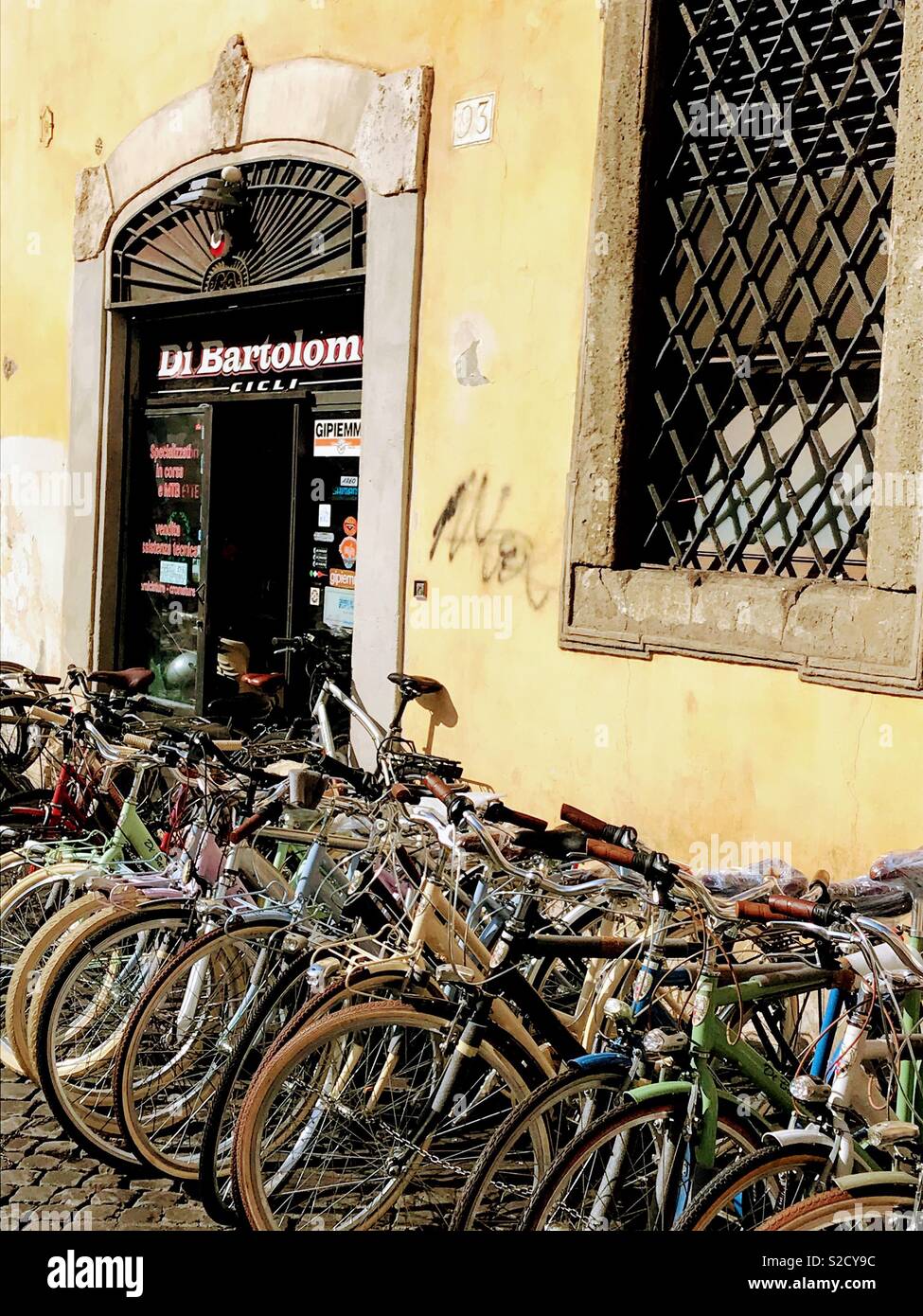Rome bicycles hi-res stock photography and images - Alamy