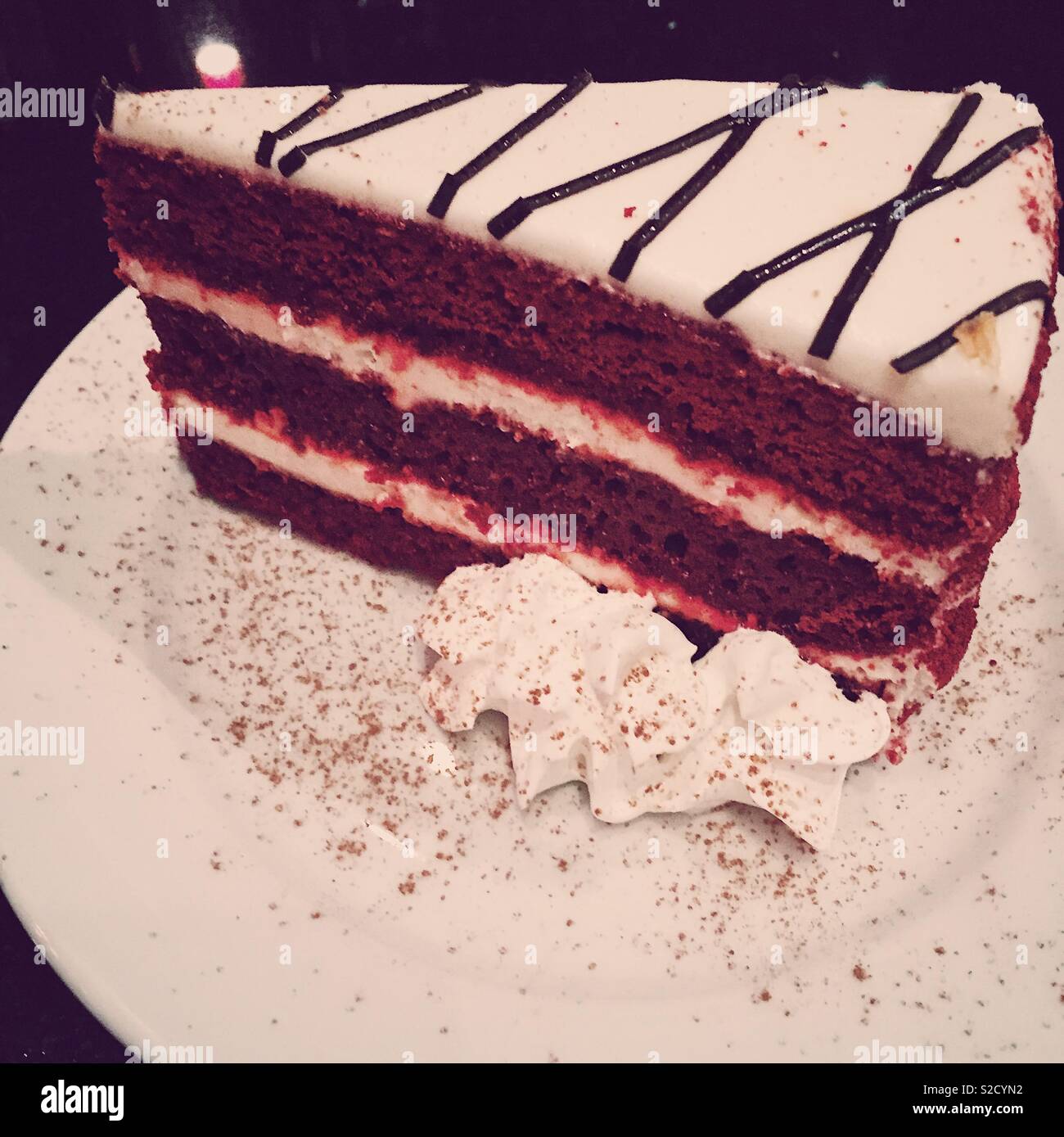 Red velvet cake hi-res stock photography and images - Alamy