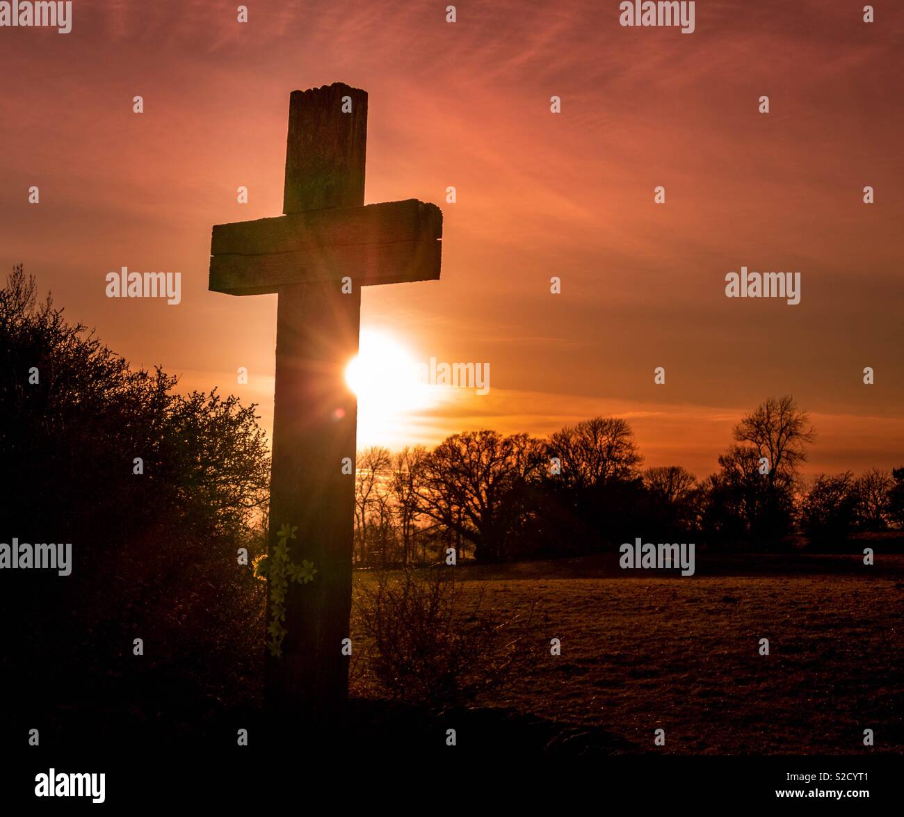 Cross at sunset hi-res stock photography and images - Alamy