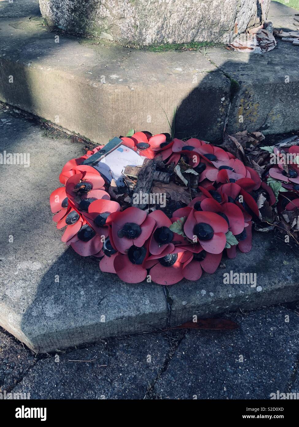 Remembrance poppy wreath hi-res stock photography and images - Alamy
