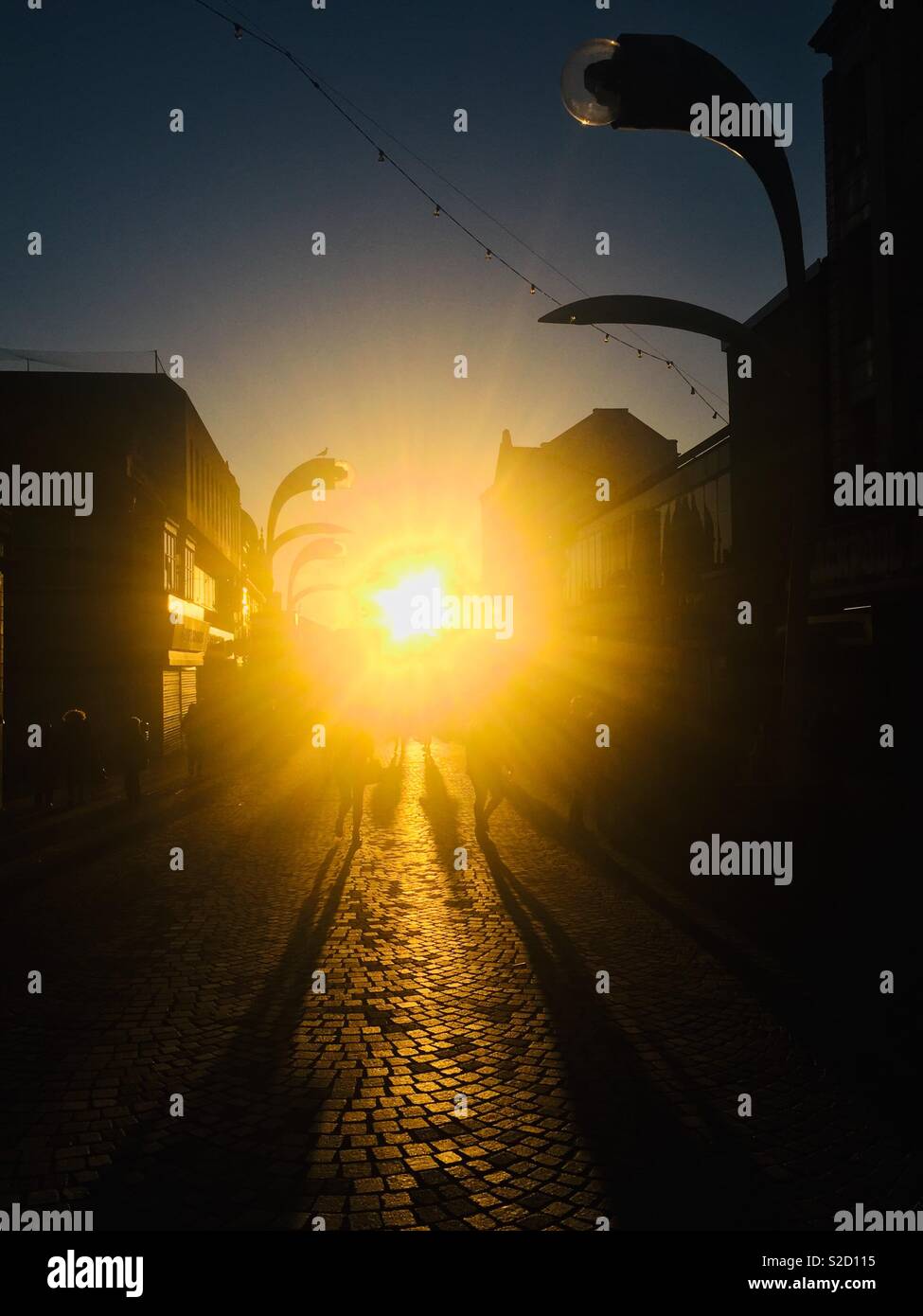 Sunset street view hi-res stock photography and images - Alamy