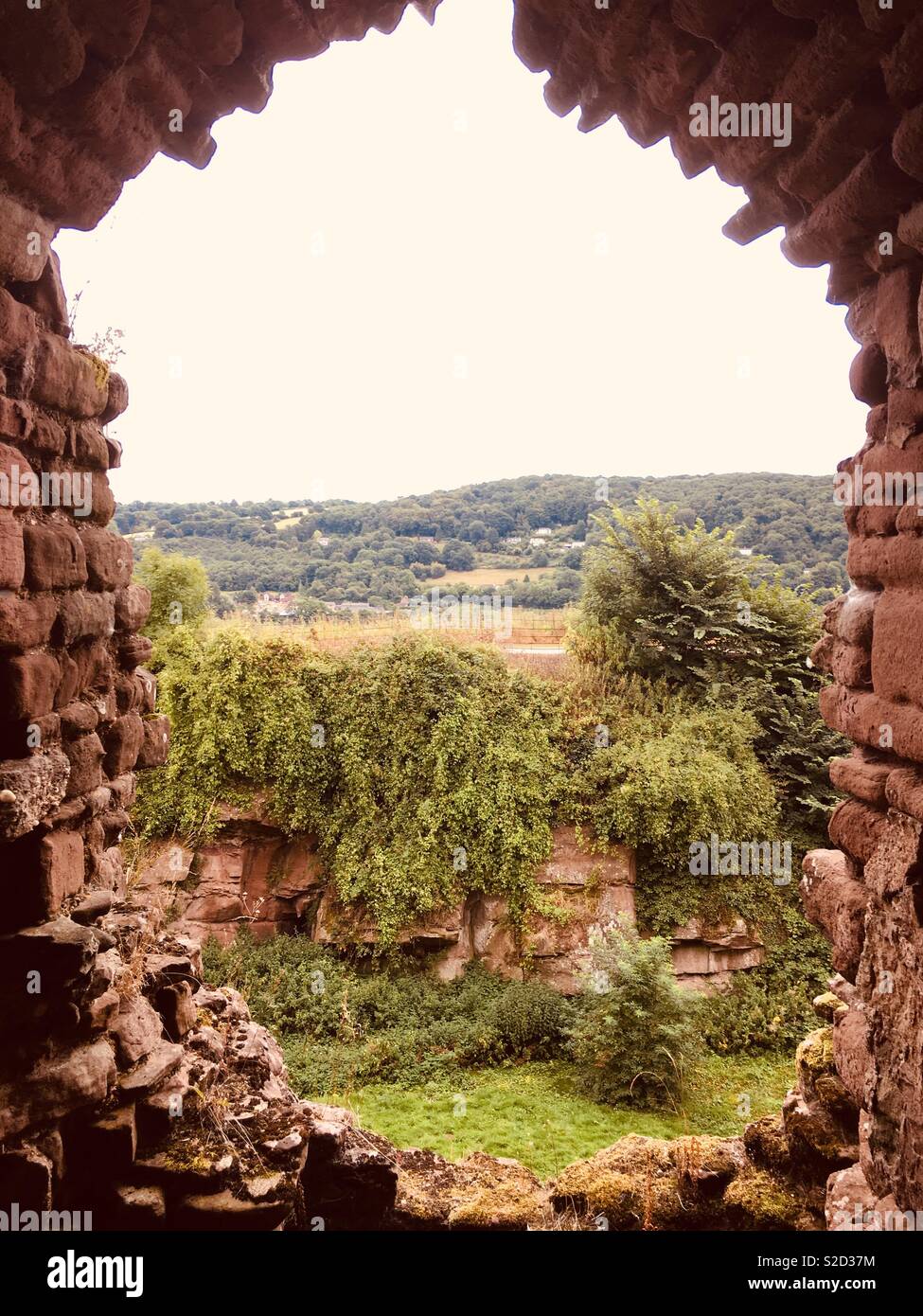 Ruins of goodrich castle hi-res stock photography and images - Alamy