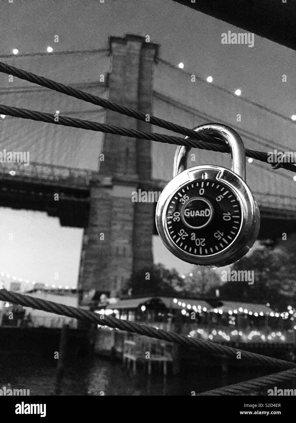 Padlock bridge hi-res stock photography and images - Alamy