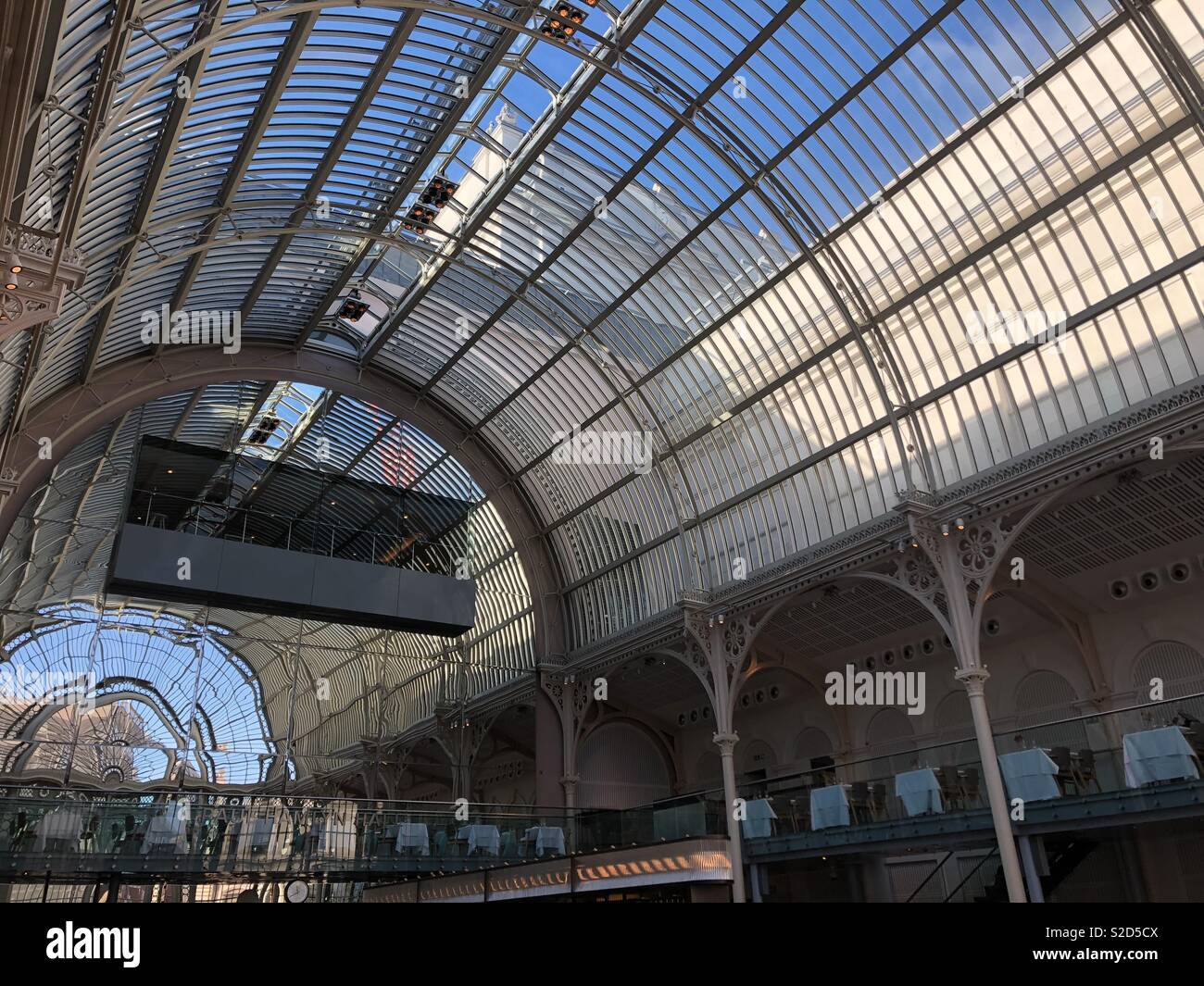 Royal opera house covent garden london hi-res stock photography and ...