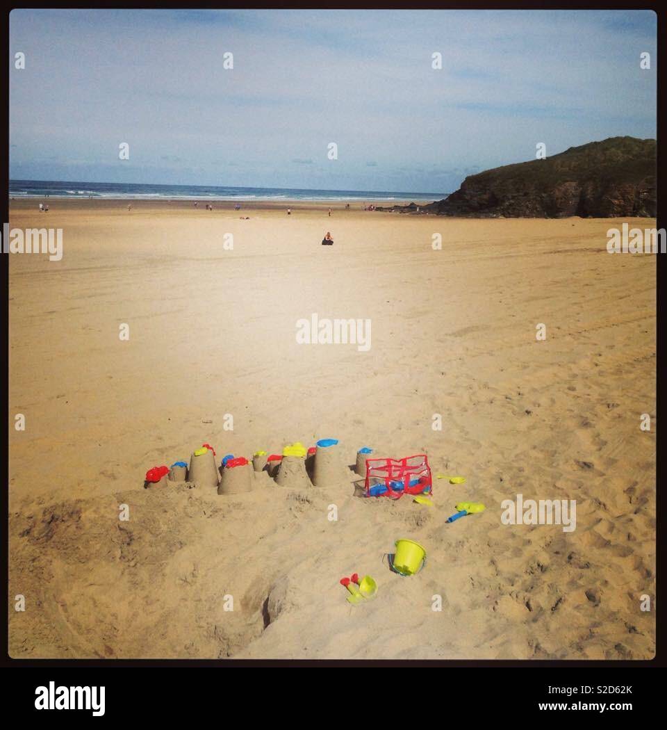 Bucket and spade and beach hi-res stock photography and images - Alamy
