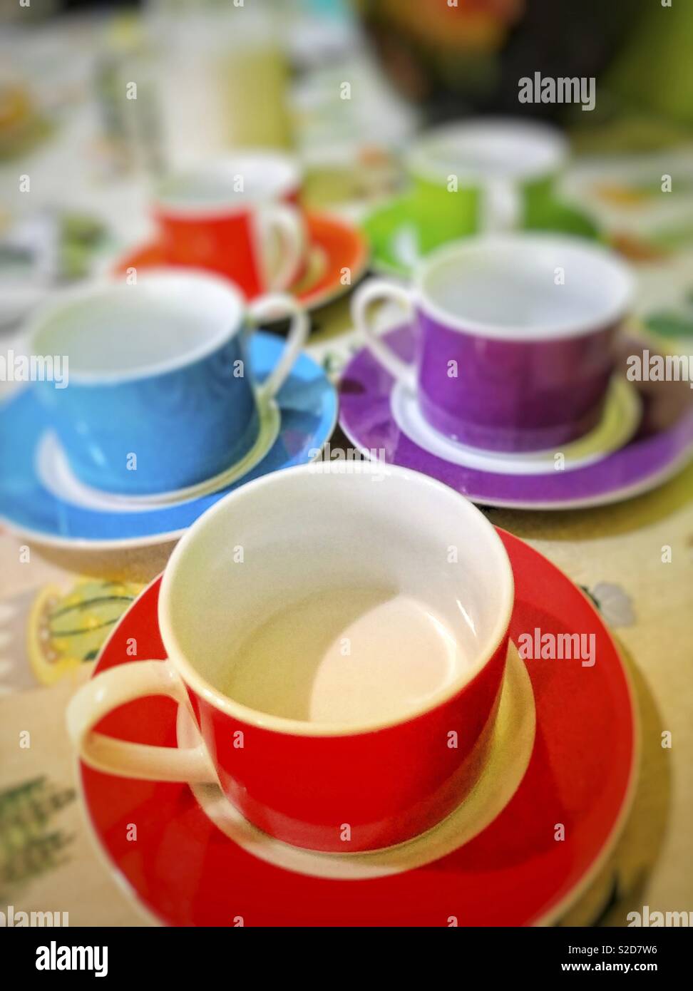 Empty cups hi-res stock photography and images - Alamy