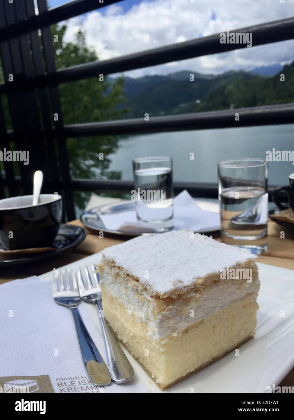 Bled cake hi-res stock photography and images - Alamy
