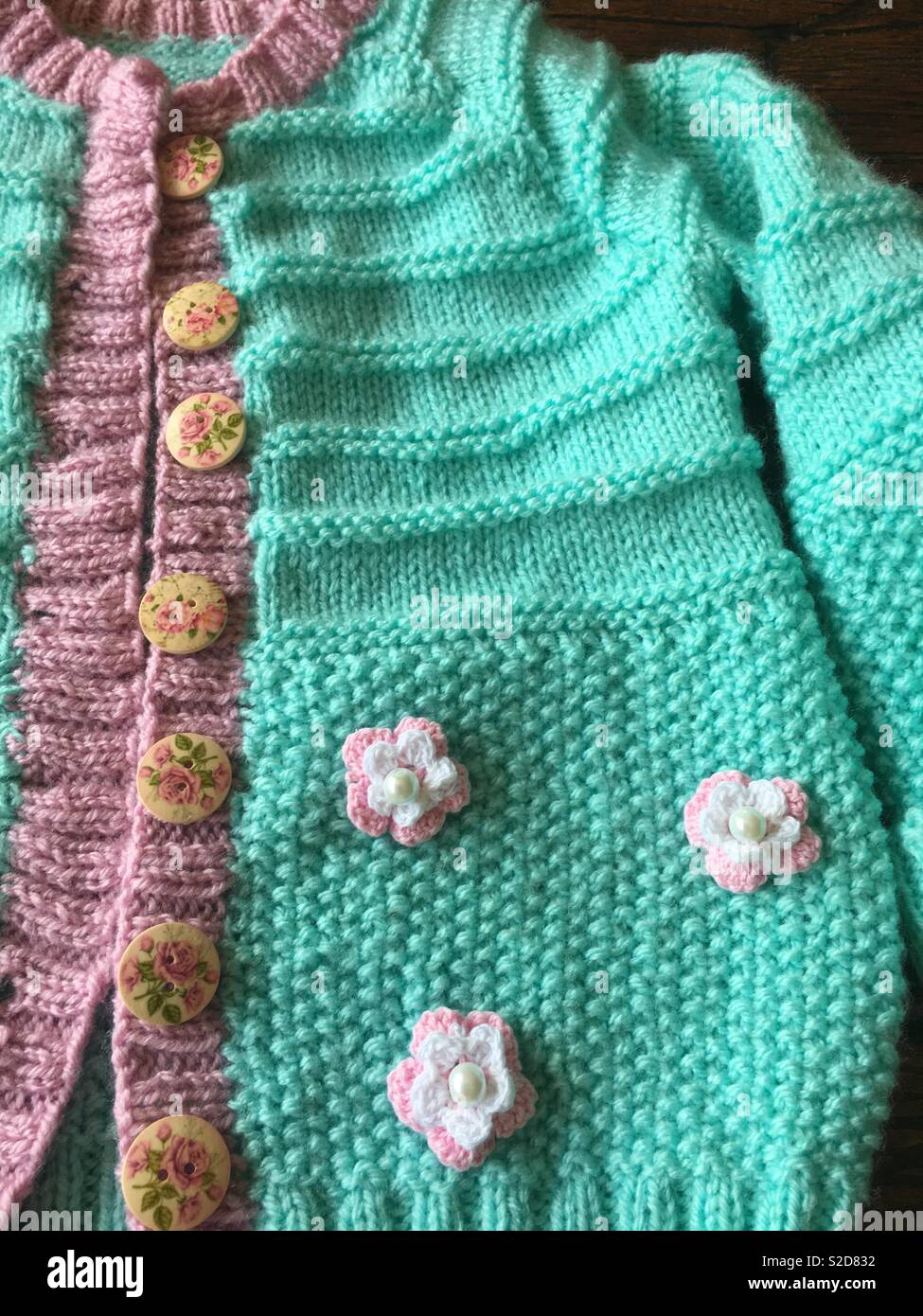 Hand knitting hi-res stock photography and images - Alamy