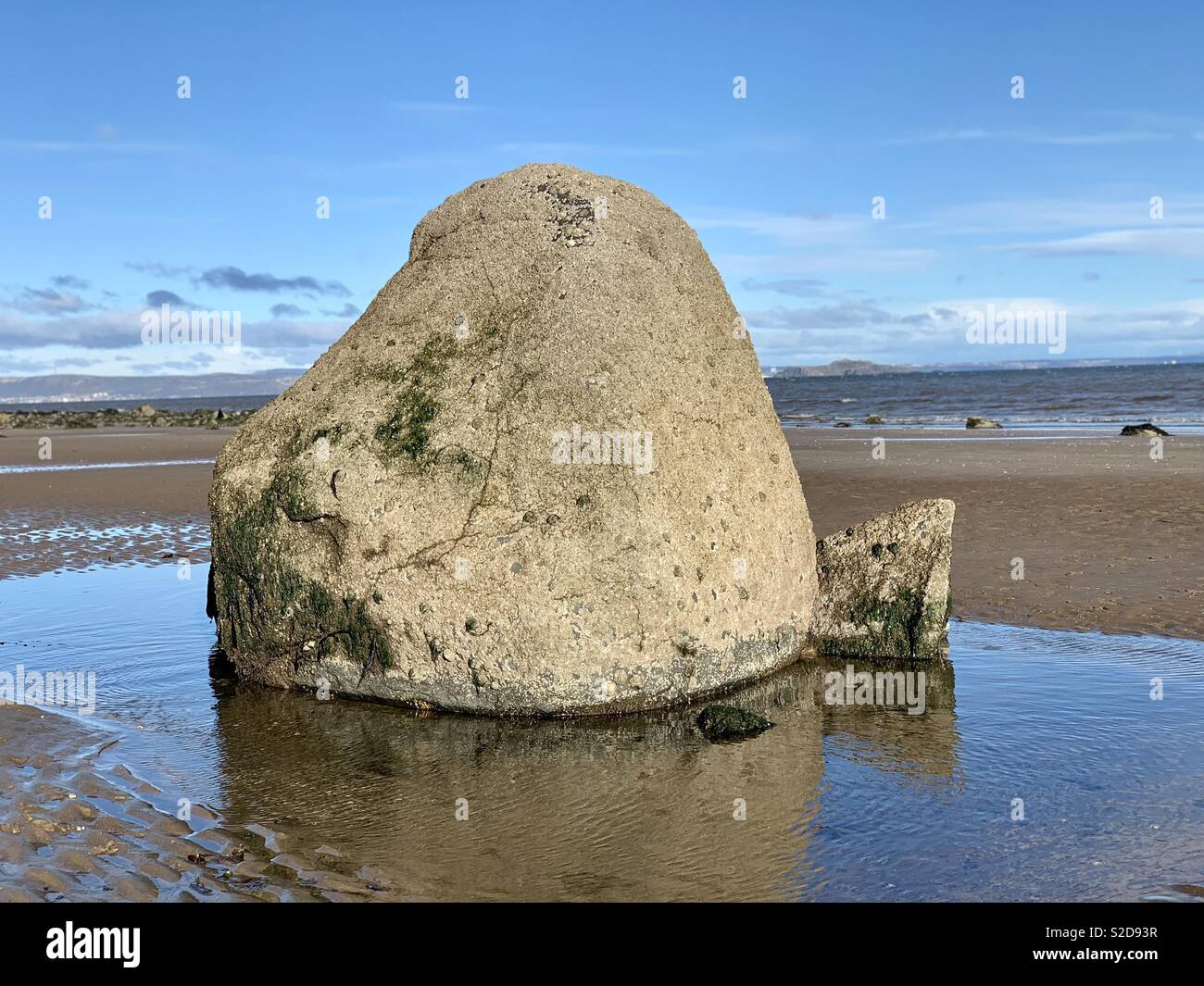 Large rocks hi-res stock photography and images - Alamy