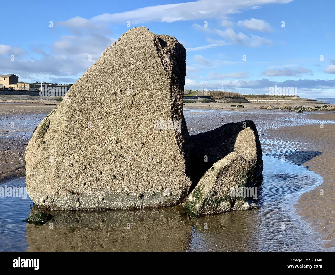 Large rocks hi-res stock photography and images - Alamy