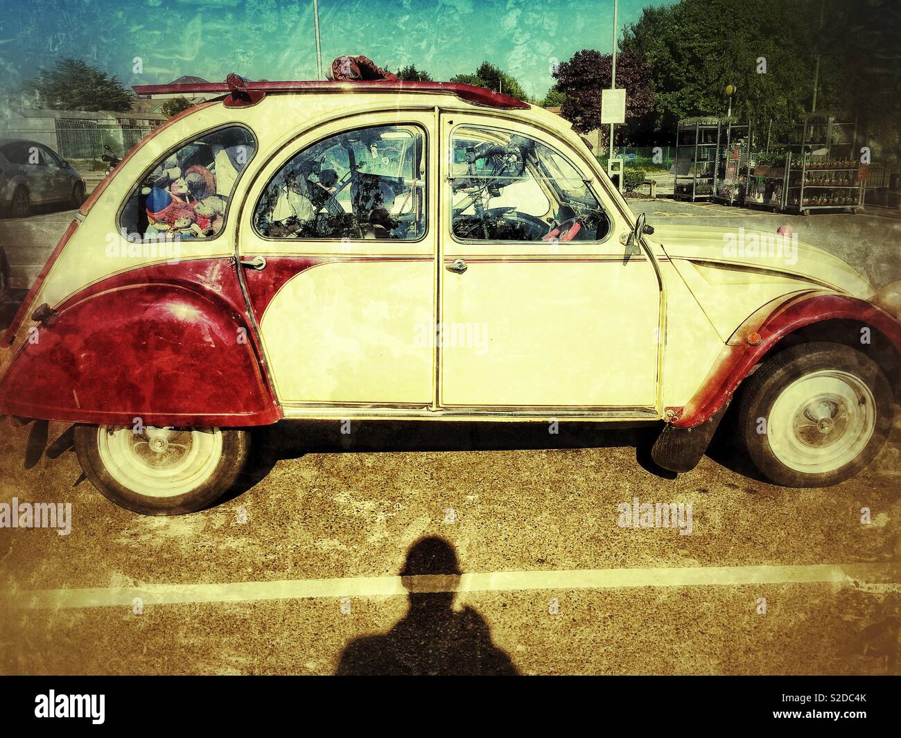Dolly citroen 2cv hi-res stock photography and images - Alamy