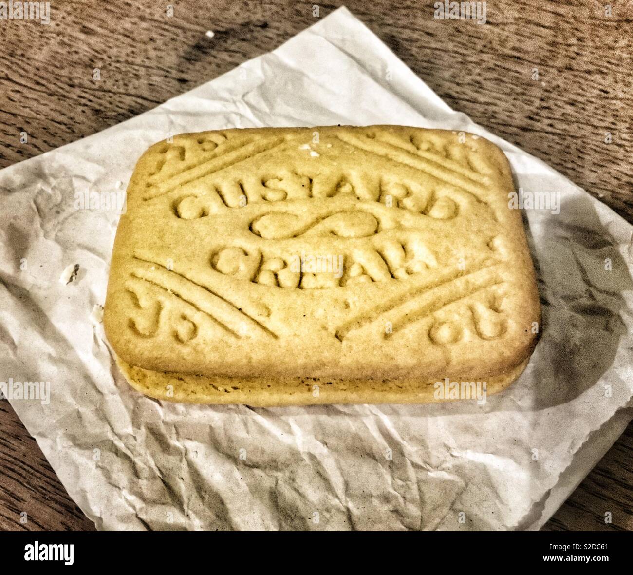 Custard cream biscuit hi-res stock photography and images - Alamy
