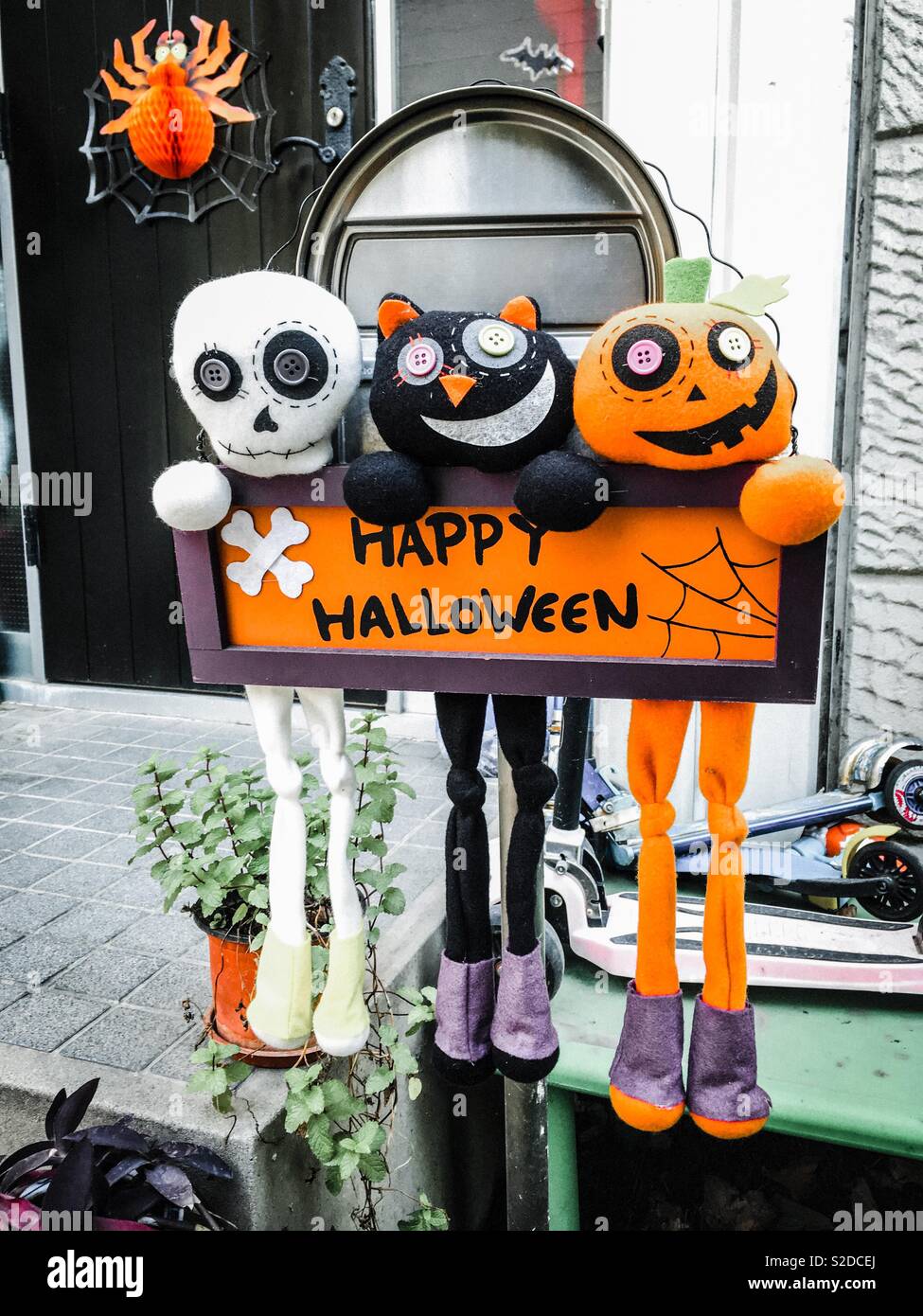 Halloween decorated mailbox at a front yard Stock Photo - Alamy