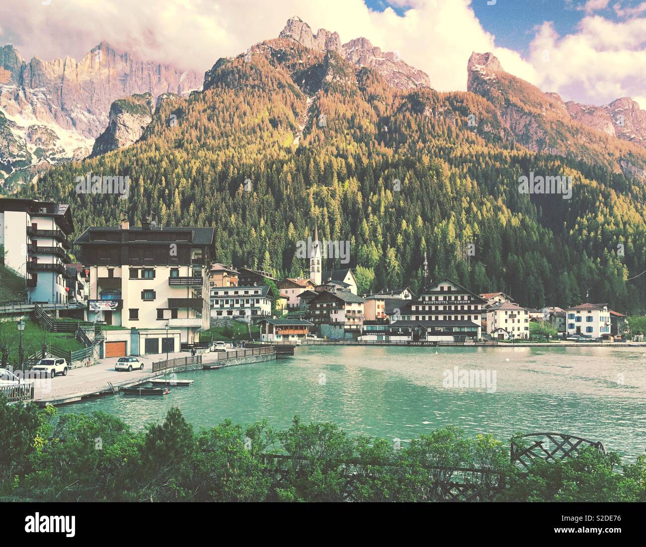 Alleghe village hi-res stock photography and images - Alamy