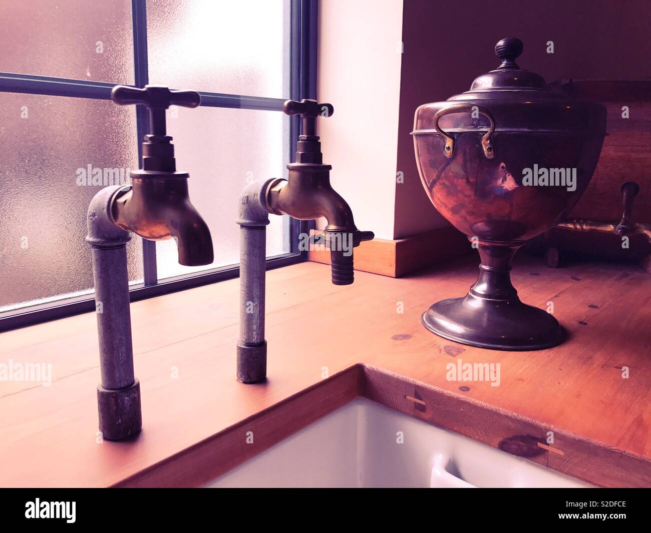 Taps sink hi-res stock photography and images - Alamy