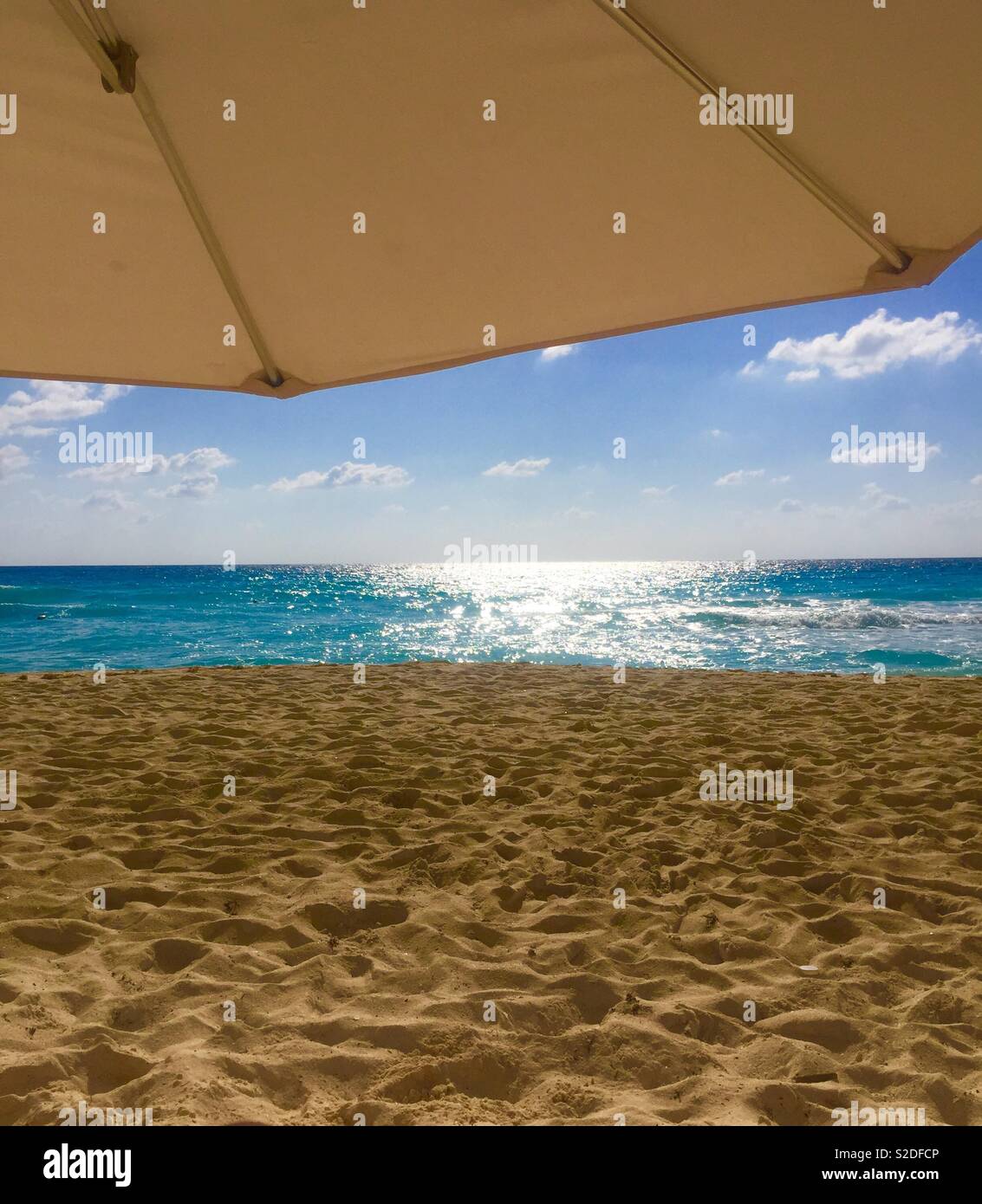 Sun and sea hi-res stock photography and images - Alamy