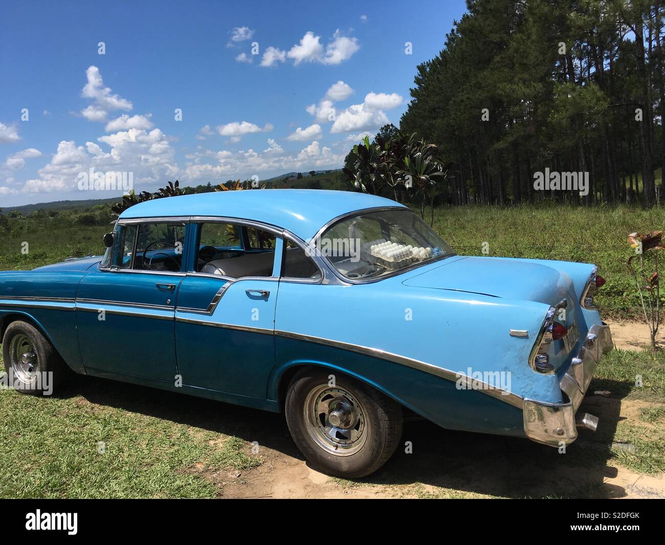 Blue vintage car hi-res stock photography and images - Alamy