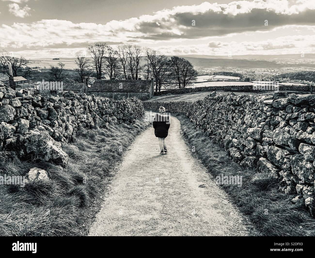 Girl Walking Country Lane High Resolution Stock Photography and Images ...