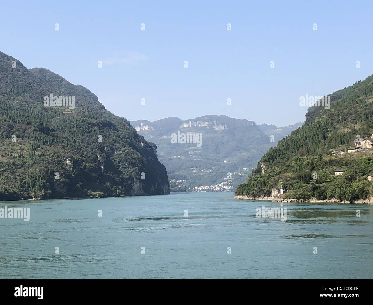Yangtze cruise river hi-res stock photography and images - Alamy