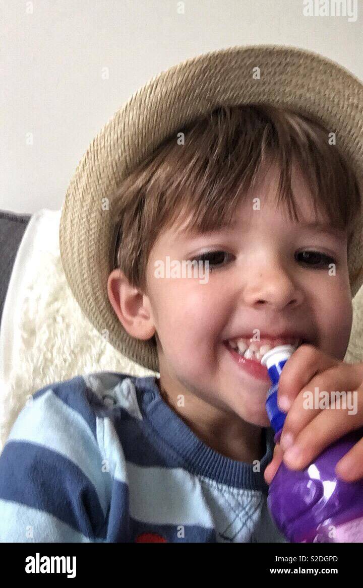 Boy toddler smiling hi-res stock photography and images - Alamy
