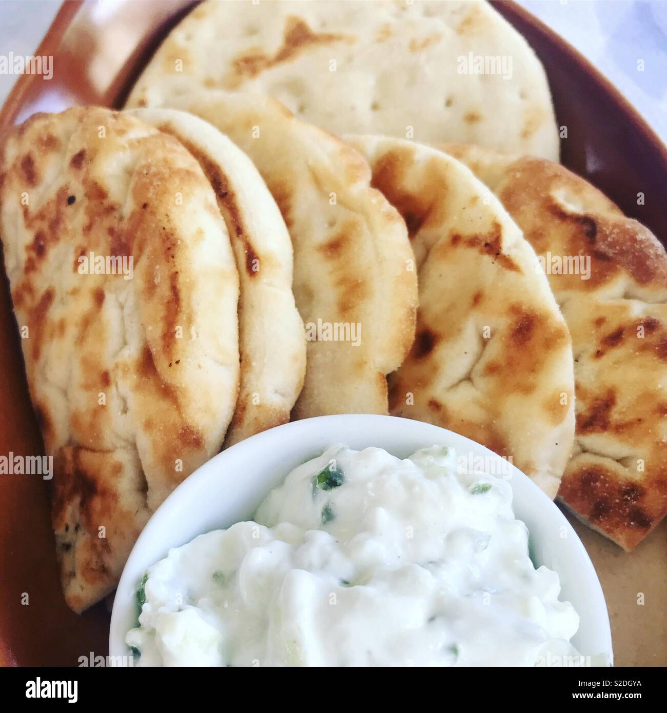 Greek pitta bread hi-res stock photography and images - Alamy