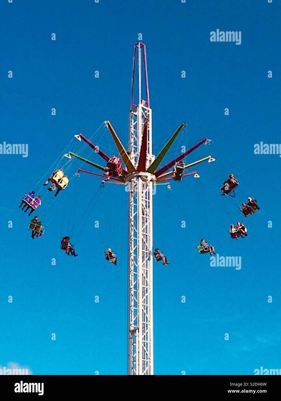 Fairgrounds rides hi-res stock photography and images - Alamy